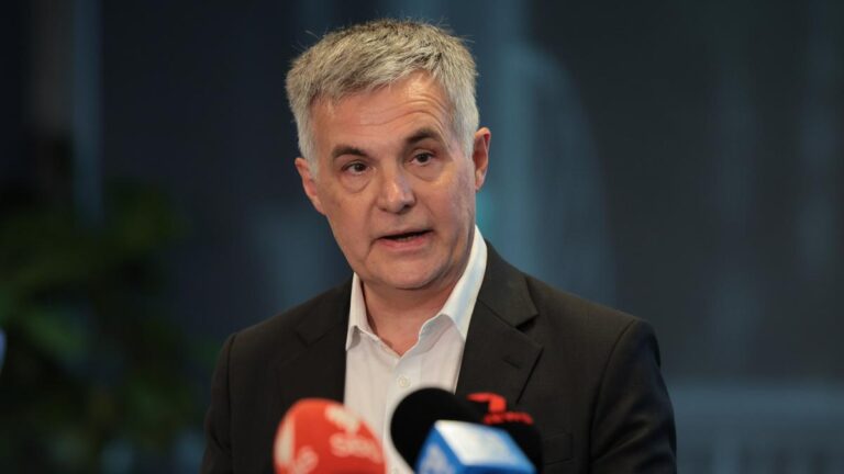 Optus Faces Backlash Over Triple-0 Outage Linked to Deaths