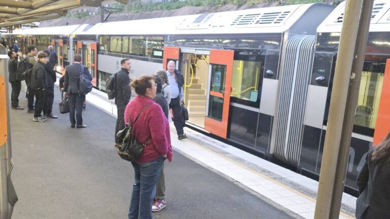 New Mariyung Trains Introduced on Blue Mountains Line for Commuters