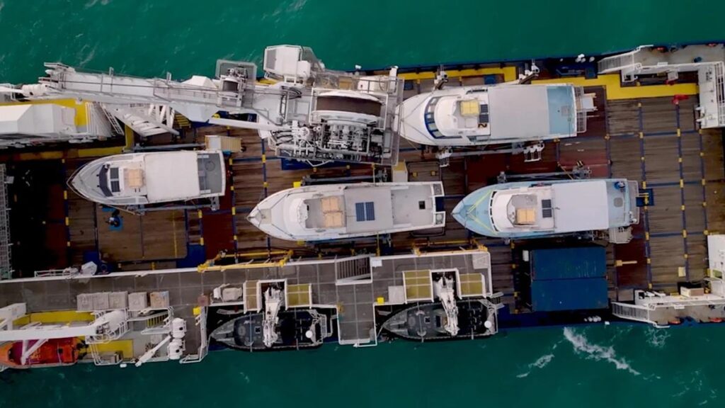 Australian Border Force Stops Fishing Boats Linked to Smugglers
