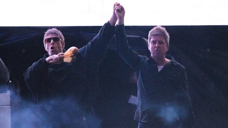 Oasis Delivers Electric Performance in Sydney Reunion Concert