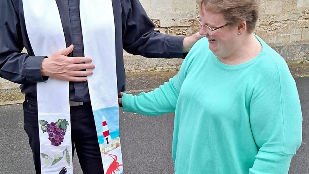 Reverend Wayne Landford Showcases Unique Stole Representing Local Community