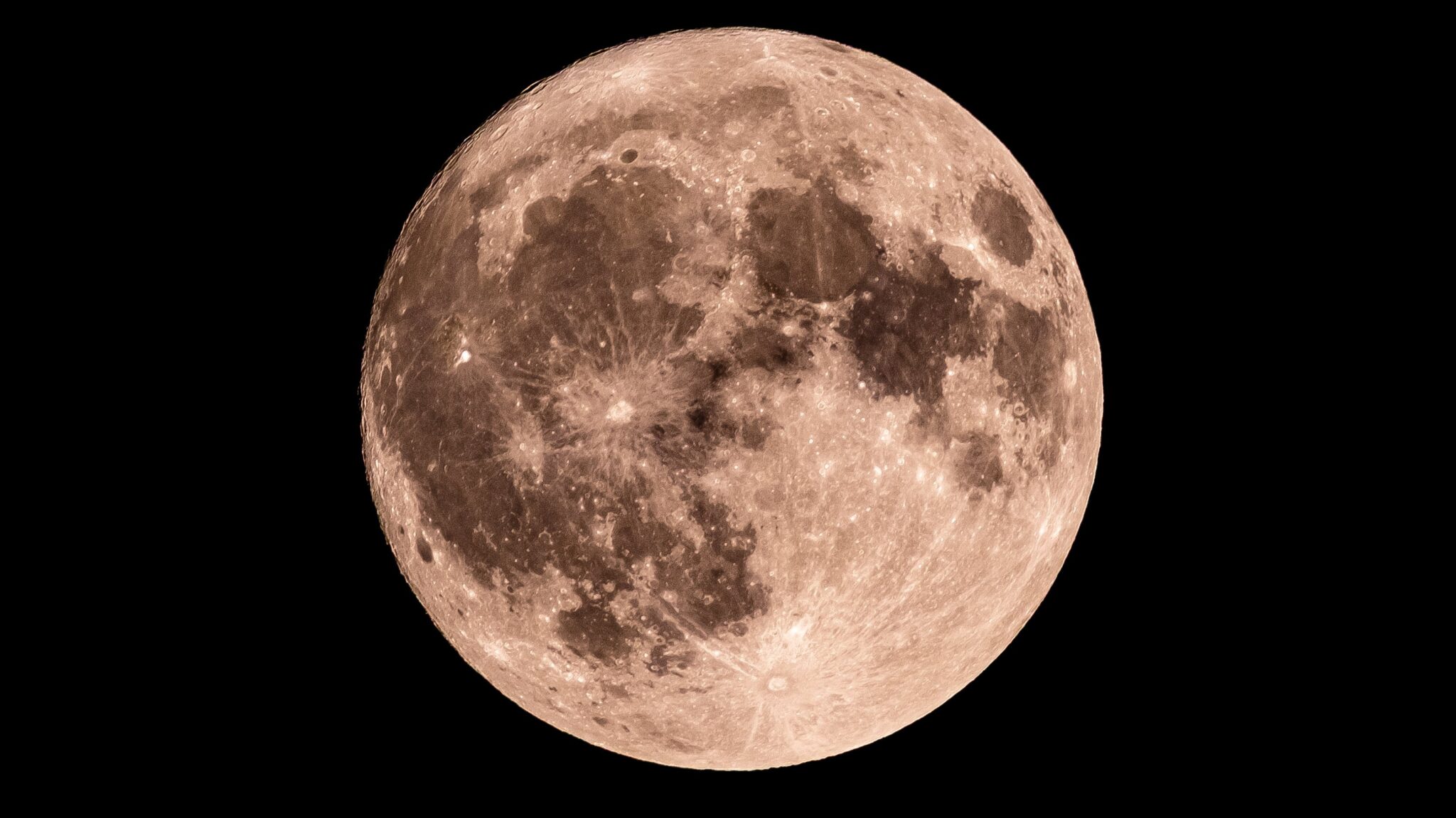 Witness the First Quarter Moon: What You Can See Tonight