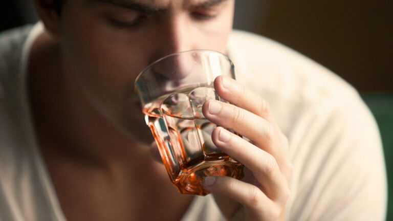 Hot Water and Weight Loss: Experts Unveil the Myths Behind the Trend